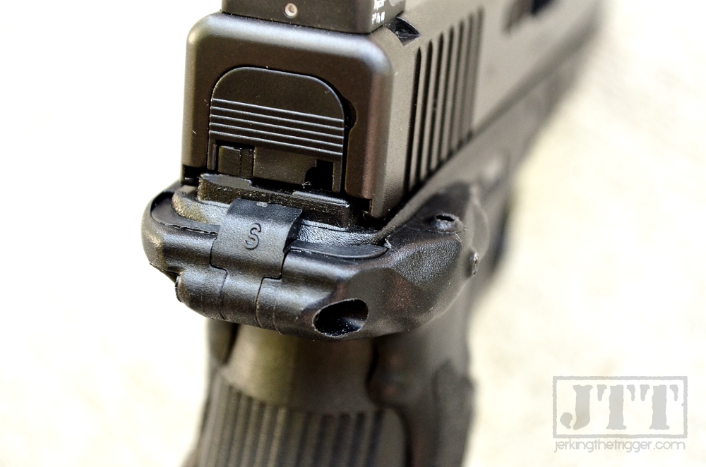 Review: Crimson Trace LG-417 LaserGrips for GLOCK | Jerking the Trigger