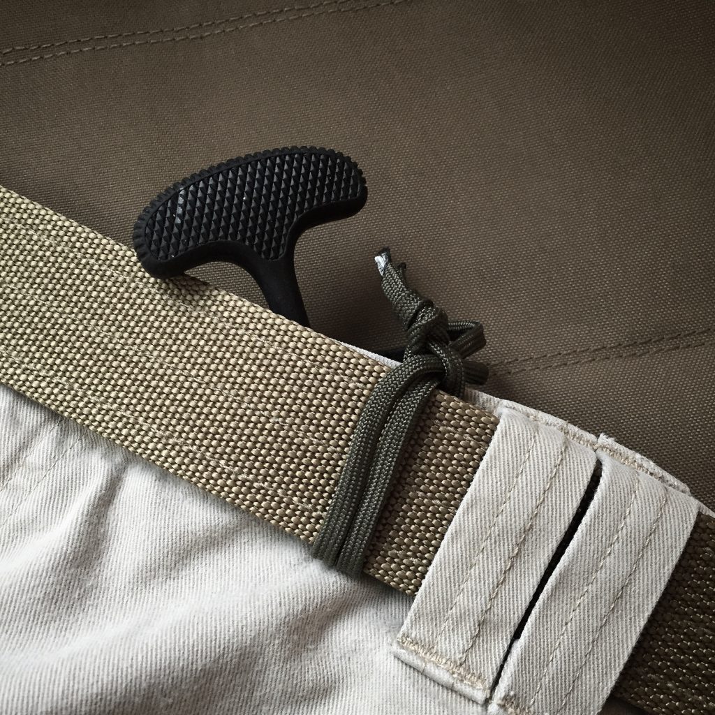 Simple Knife Carry Hack – The Static Cord | Jerking the Trigger